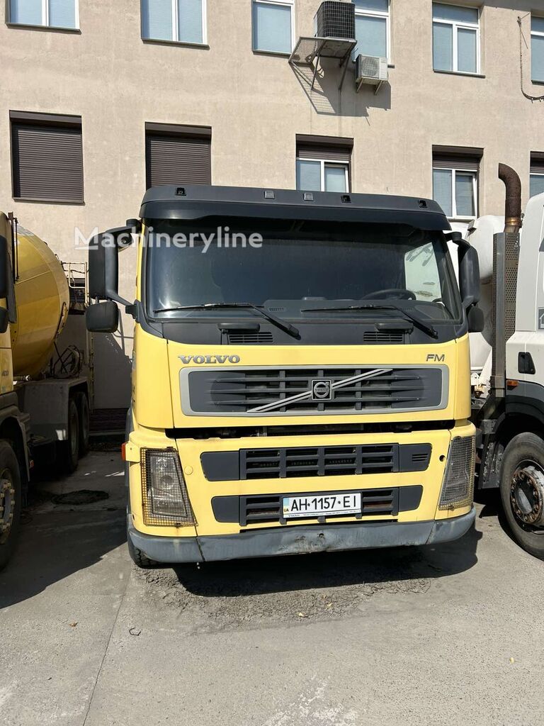 Stetter na šasiji Volvo FM 400 kamion s mešalicom za beton