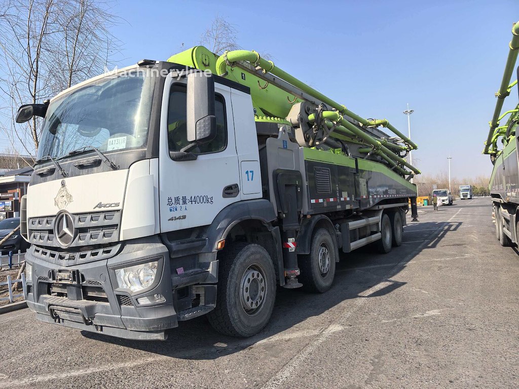 Zoomlion na šasiji Mercedes-Benz Arocs pumpa za beton
