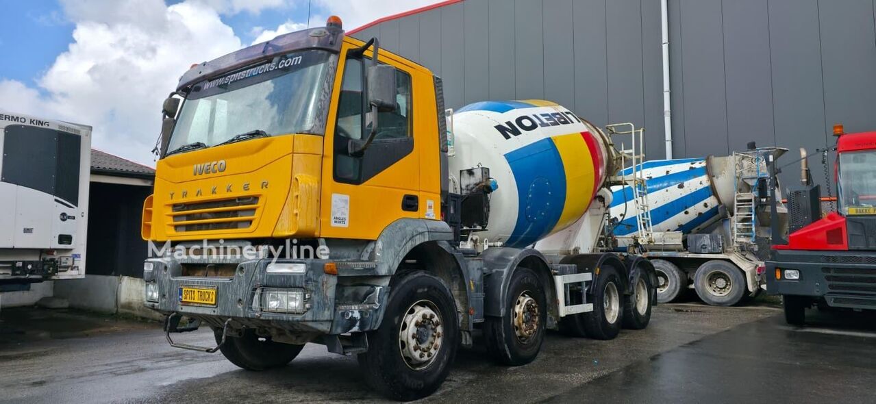 IVECO TRAKKER Manual 9m3 kamion s mešalicom za beton