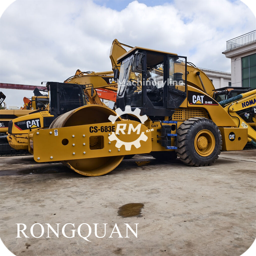 Caterpillar CE683E kompaktor s jednim valjkom