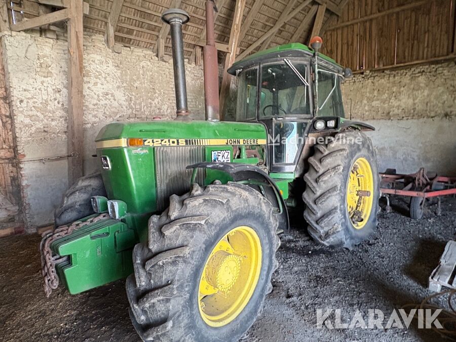 Prodaje se John Deere 4240S vibro ploču na aukciji