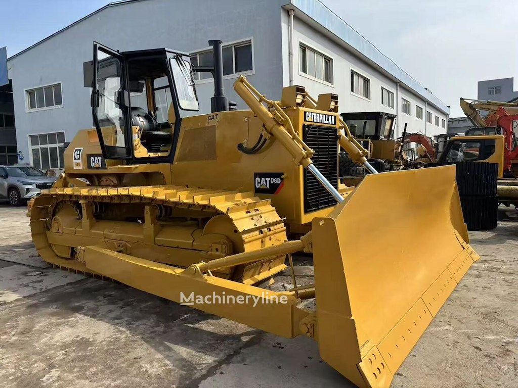Caterpillar D6D buldožer