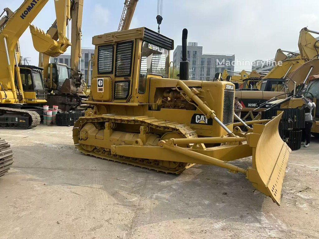 Caterpillar D6D buldožer