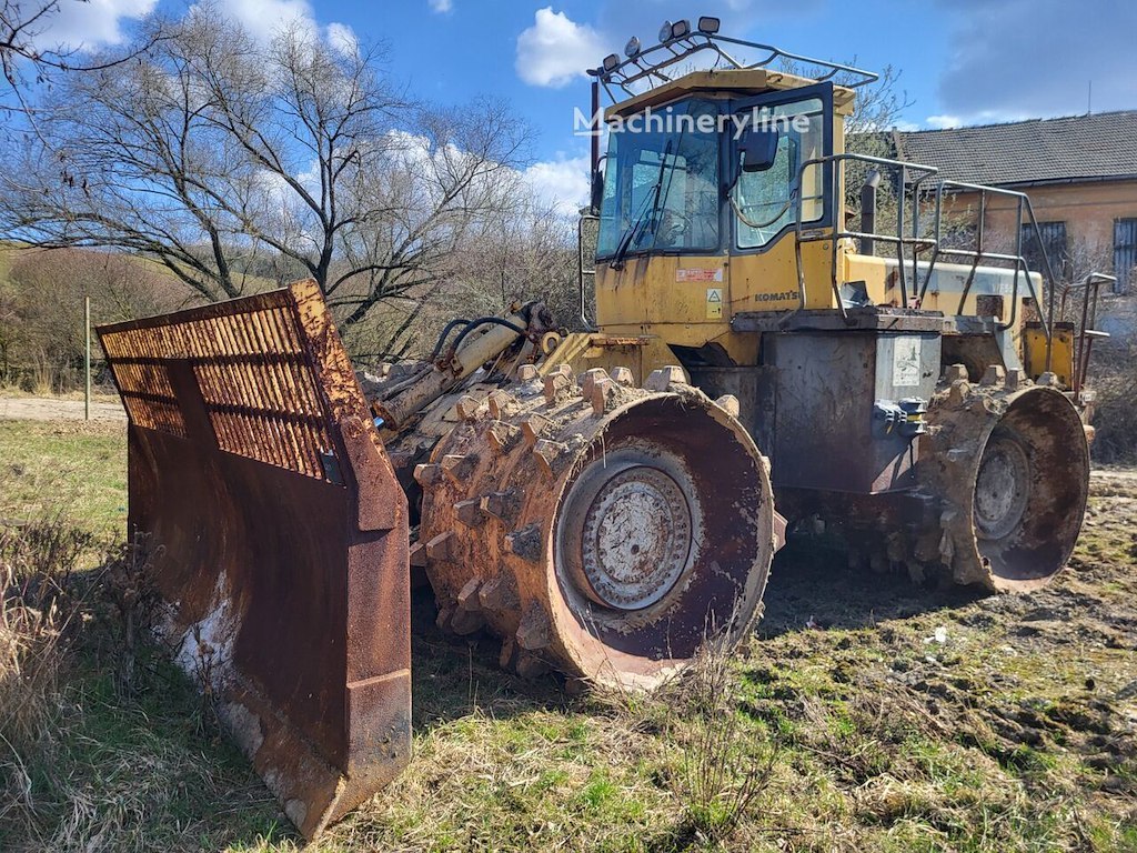 Prodaje se Komatsu WF550T kompaktor na aukciji