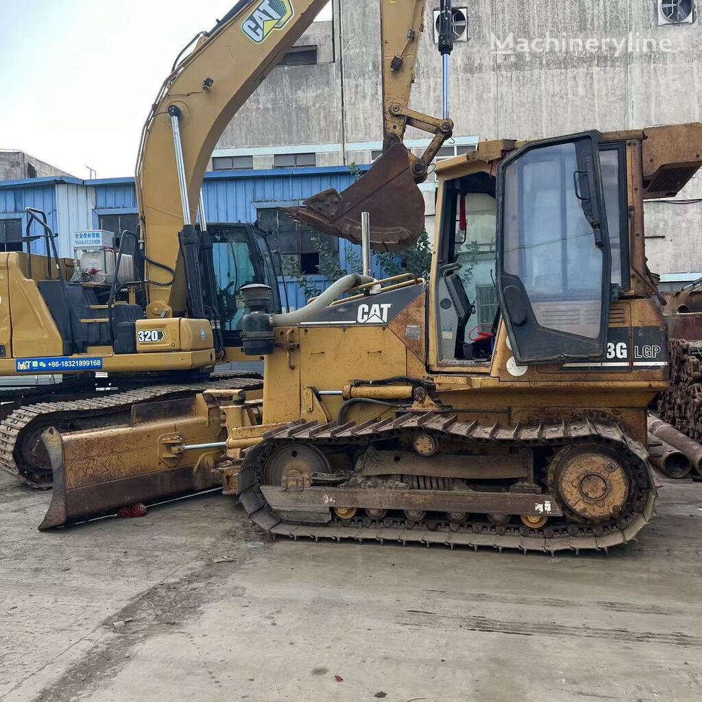 Caterpillar D4G buldožer