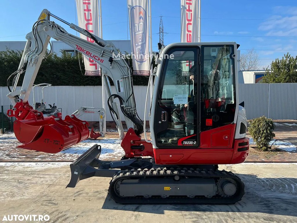 Novi Takeuchi TB235-2 mini utovarivač