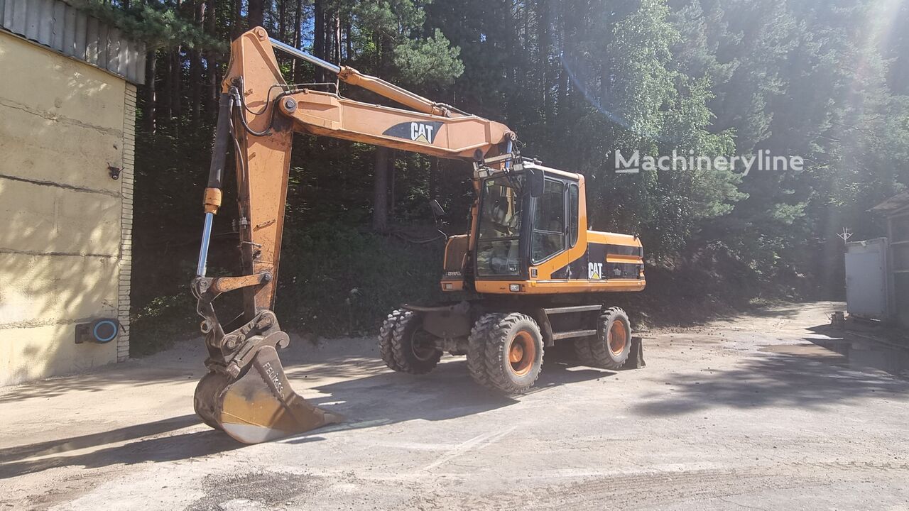 Caterpillar M318 bager točkaš
