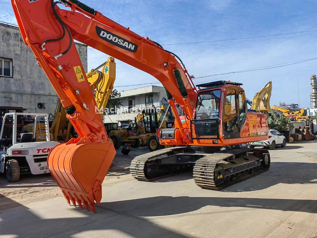 Doosan DX225LC-9S bager guseničar