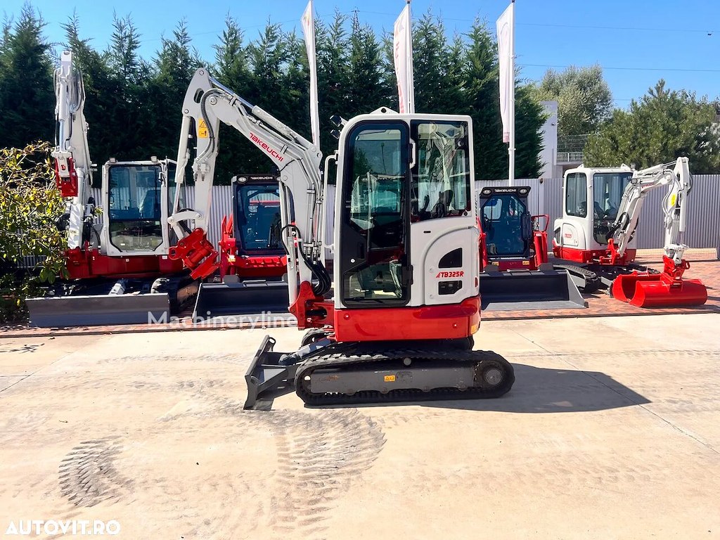 Takeuchi TB325R mini bager