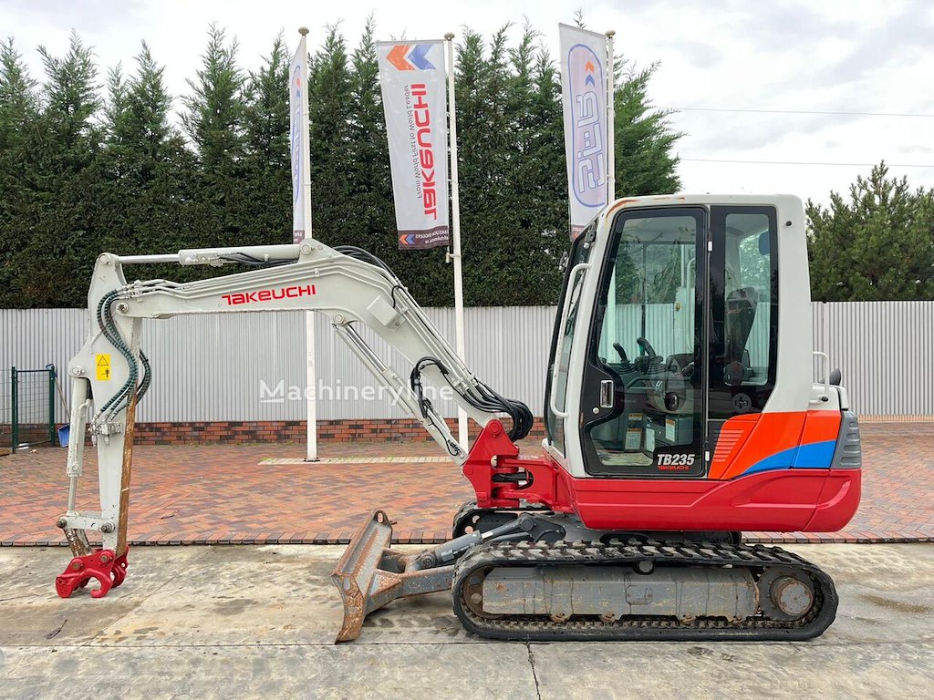 Takeuchi TB235 mini bager