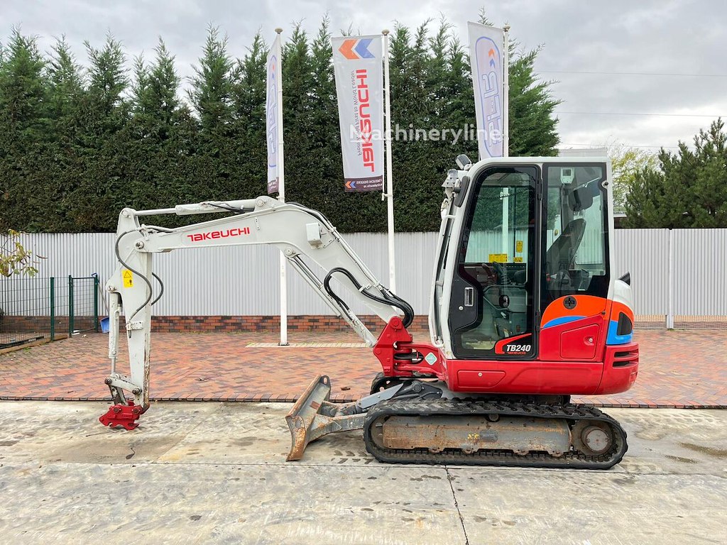 Takeuchi TB240 mini bager