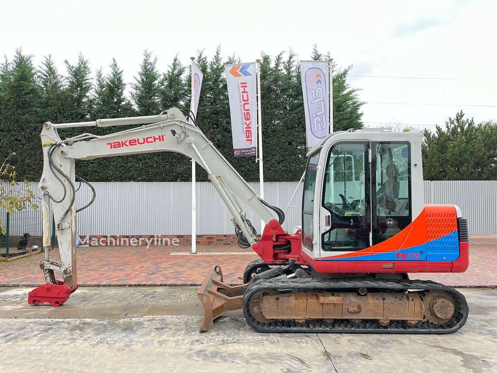 Takeuchi TB175 midi bager