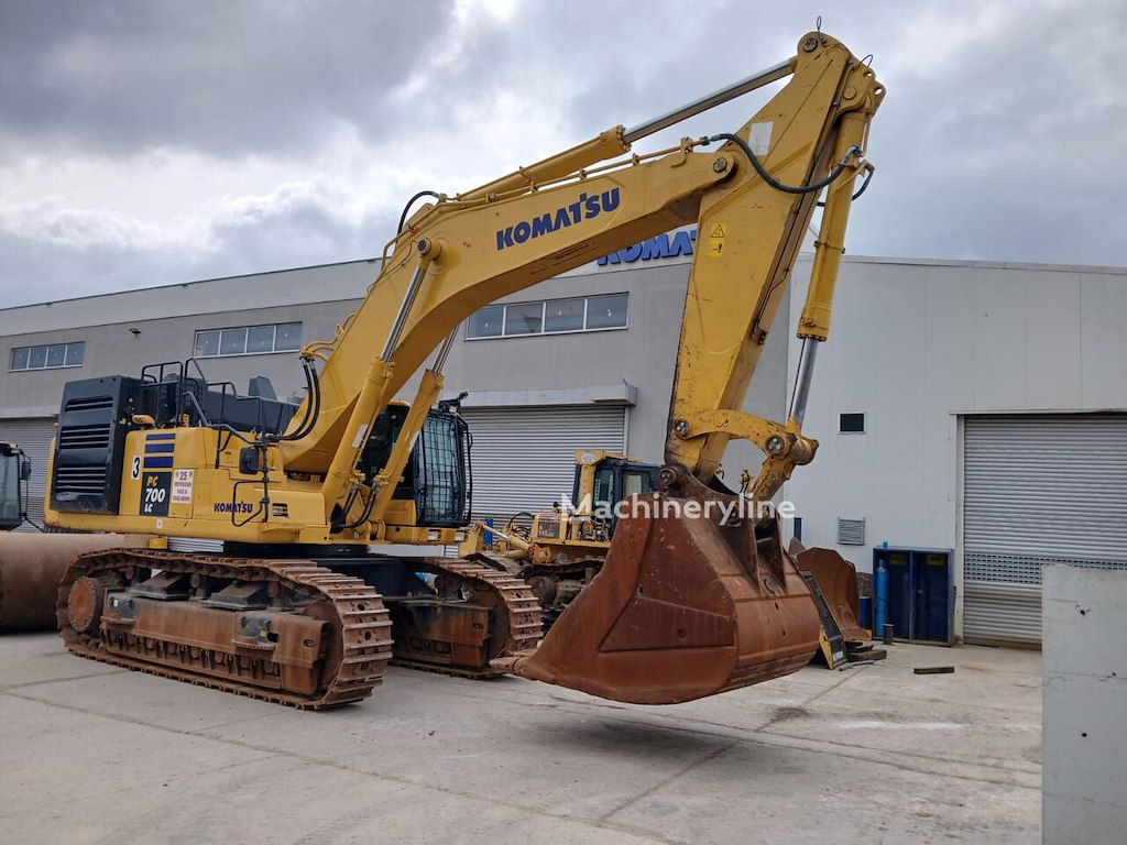 Komatsu PC700 bager guseničar