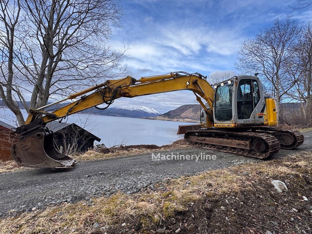Prodaje se New Holland E135B SR-2 Sentralsmøring - Bunkringspumpe - 1 graveskuffe - Ser bager guseničar na aukciji
