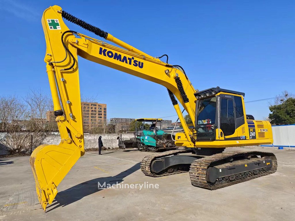 Komatsu PC240LC bager guseničar