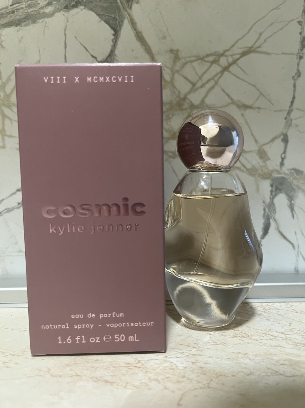 Kylie Jenner Cosmic parfem 50ml, predivan, jako malo koriscen. ☺️