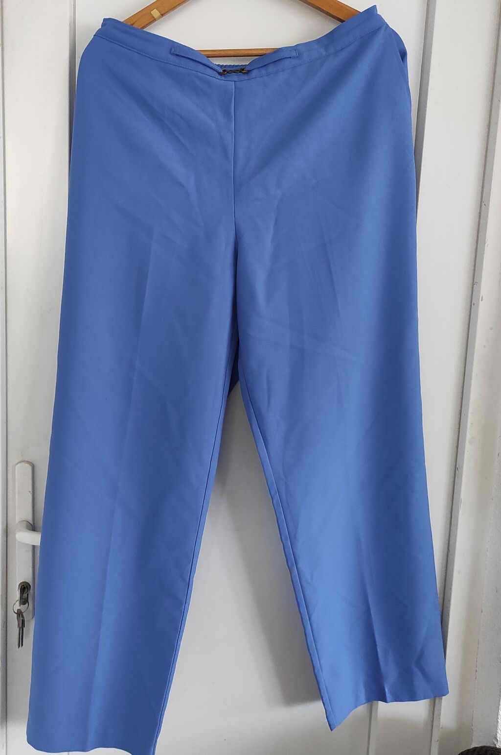 Ženske pantalone – 2 para - Model: ravne, lagano šire nogavice;