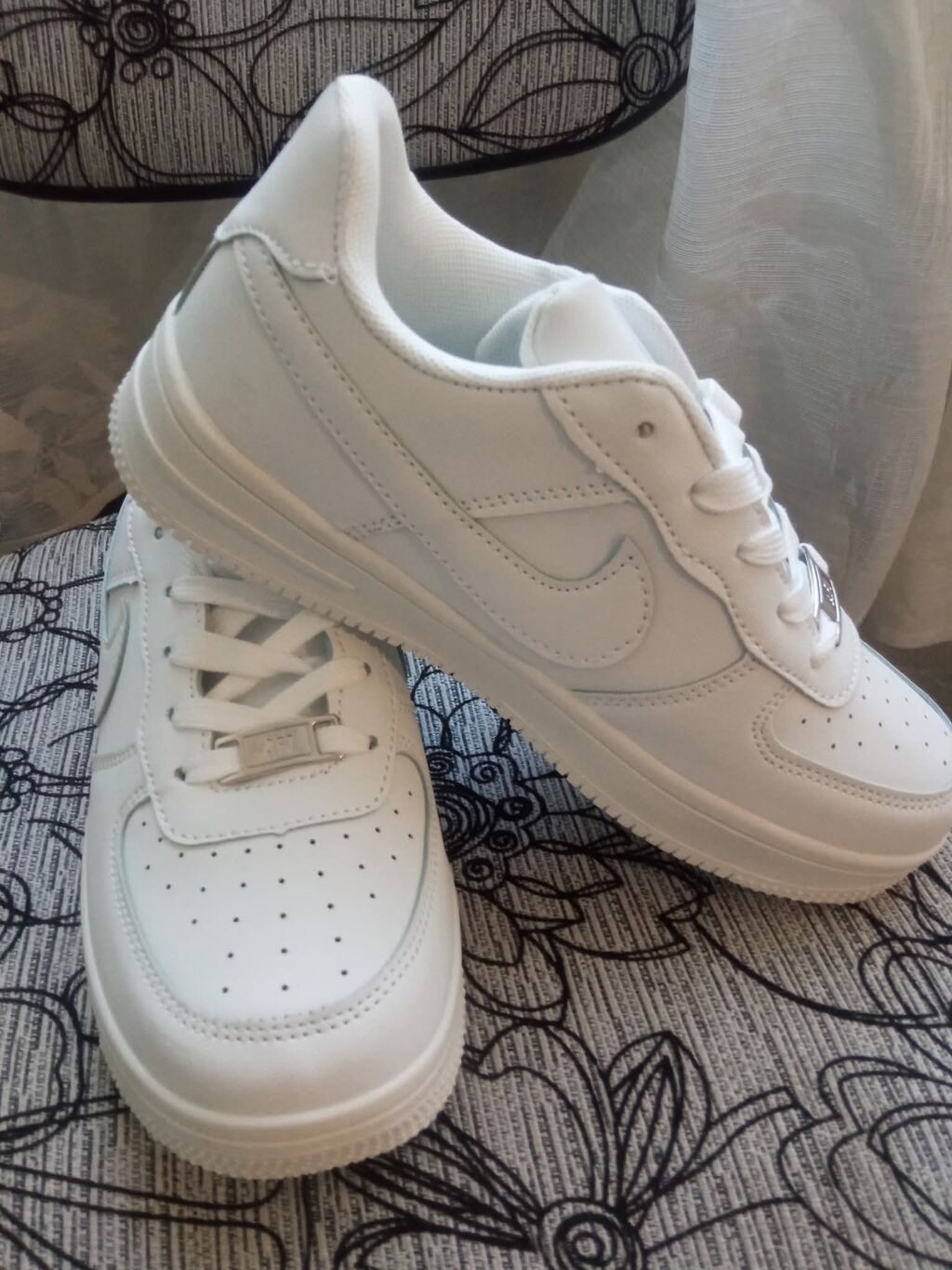 Nove Nike patike vel.35, unutrasnje gaziste 22,5cm.Cena 3000 dinara