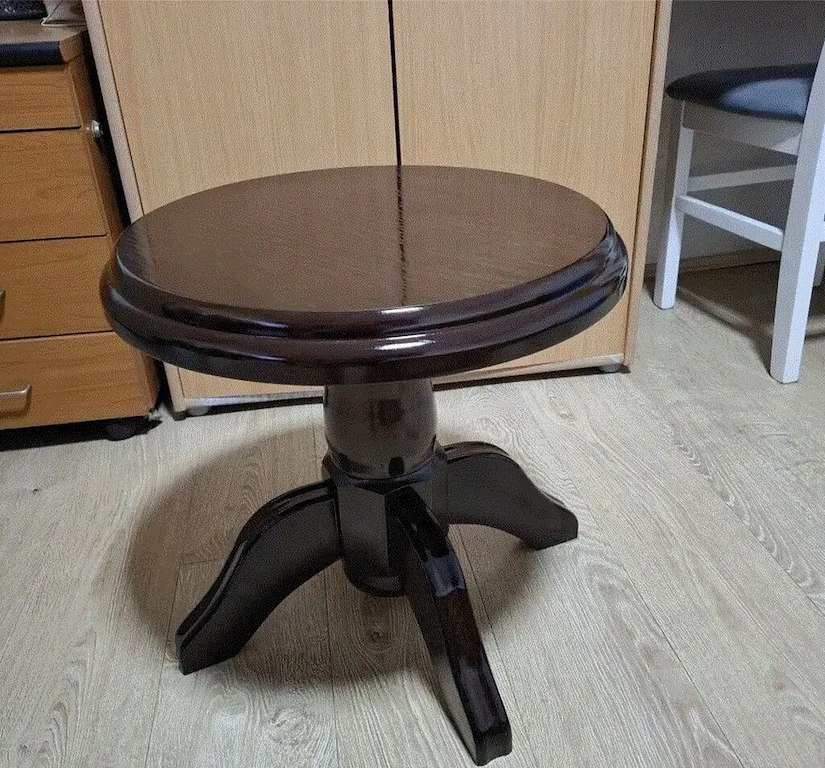 04. Klub sto Dimenzije Fi 60 visina 45cm Tabla od medijapana nogari