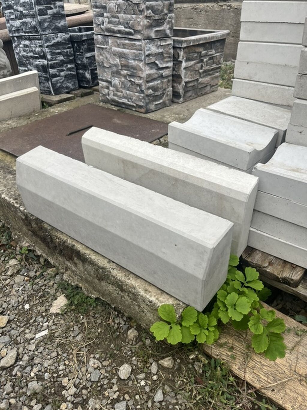 Betonske ivičnjake/pragovi - Materijal: armirani beton, glatka siva