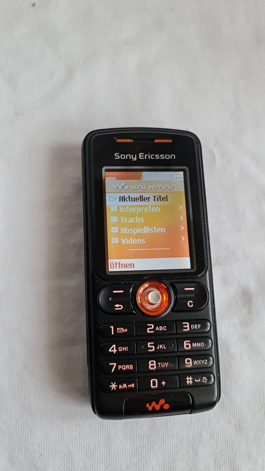 Sony Ericsson W200i Walkman telefon - Model: W200i (oznaka na