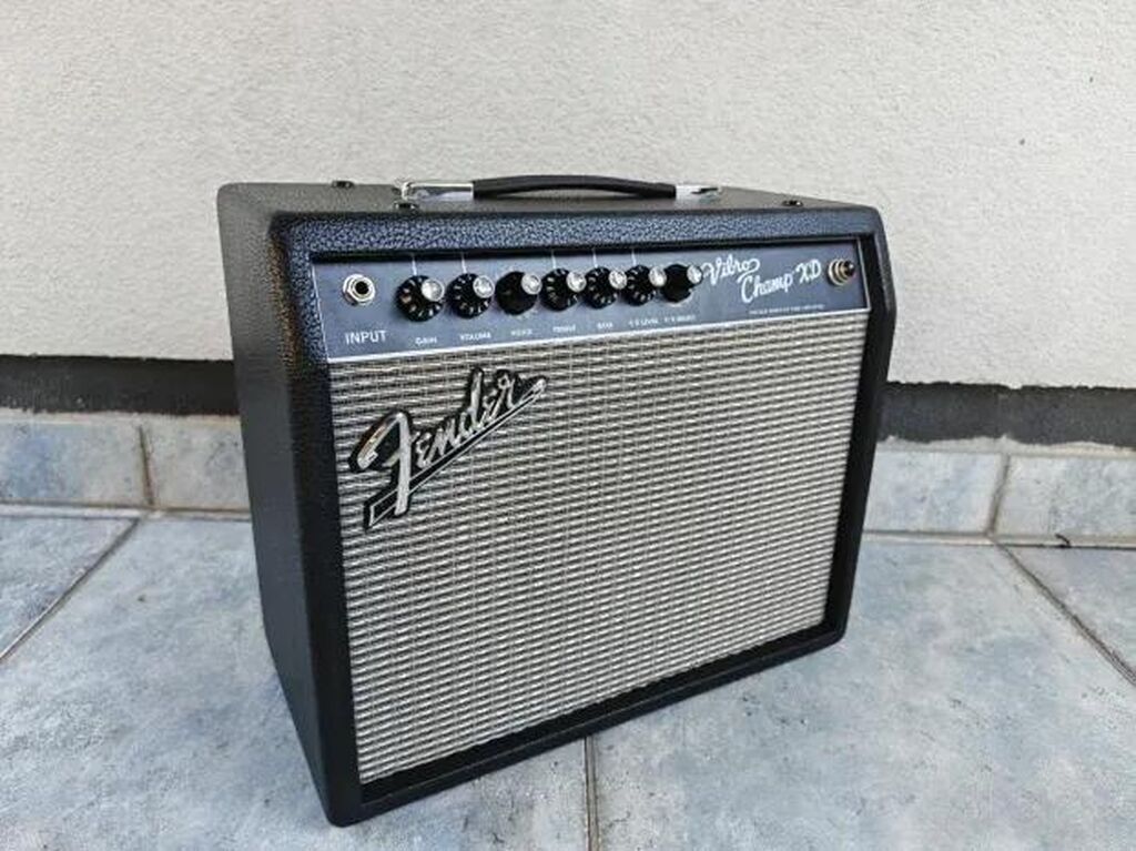 FENDER VIBRO-CHAMP XD BLACK | Slanje po dogovoru ili lično