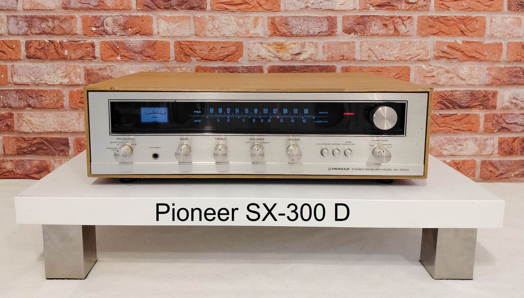 Očuvan risiver marke Pioneer SX-300 D Zvučno izvanredan. Risiver koji