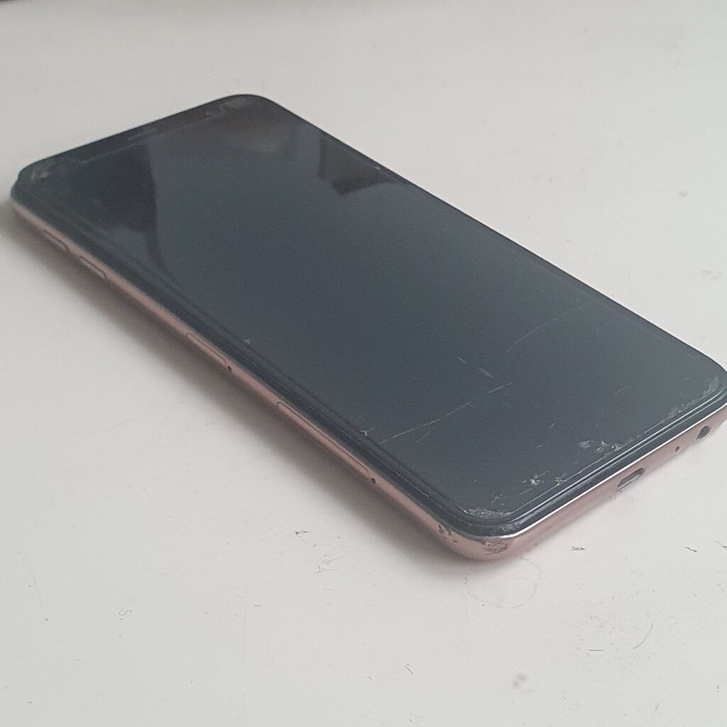 Samsung J4+ plus ( J4-15FN/DS ) za delove-opravku, razbijen ekran u