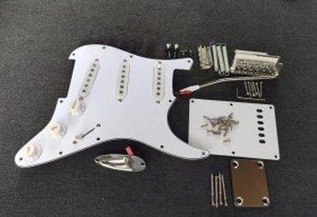 RAZNI DELOVI STRATOCASTER | Slanje po dogovoru ili lično preuzimanje