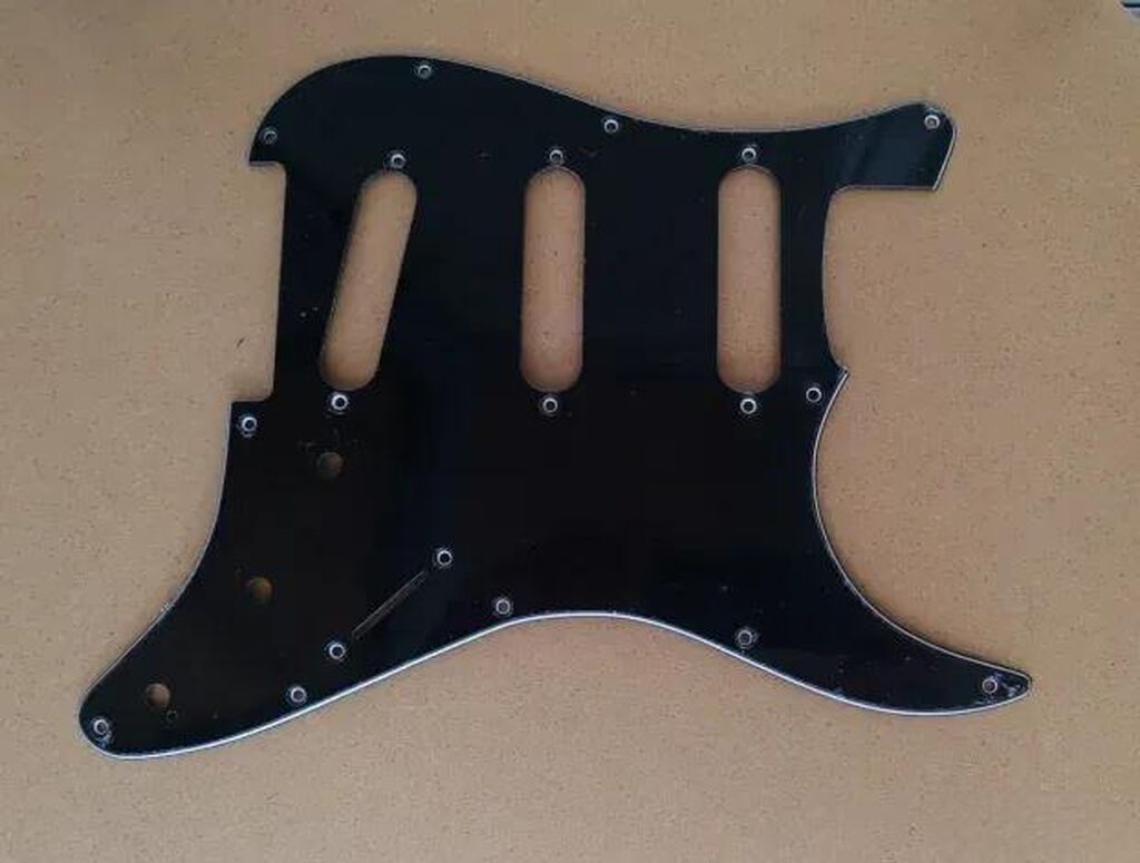 PICKGUARD BLACK STRAT SSS | Slanje po dogovoru ili lično