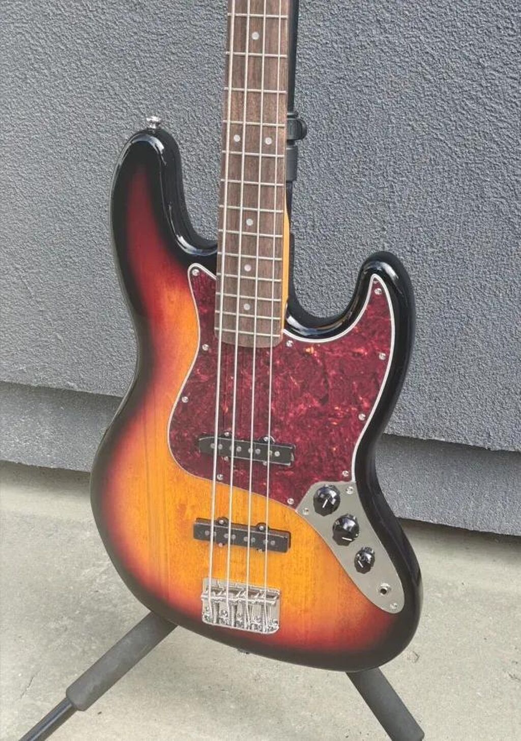 SQUIER CV 60S JAZZ BASS LRL 3TS B-STOCK | Slanje po dogovoru ili