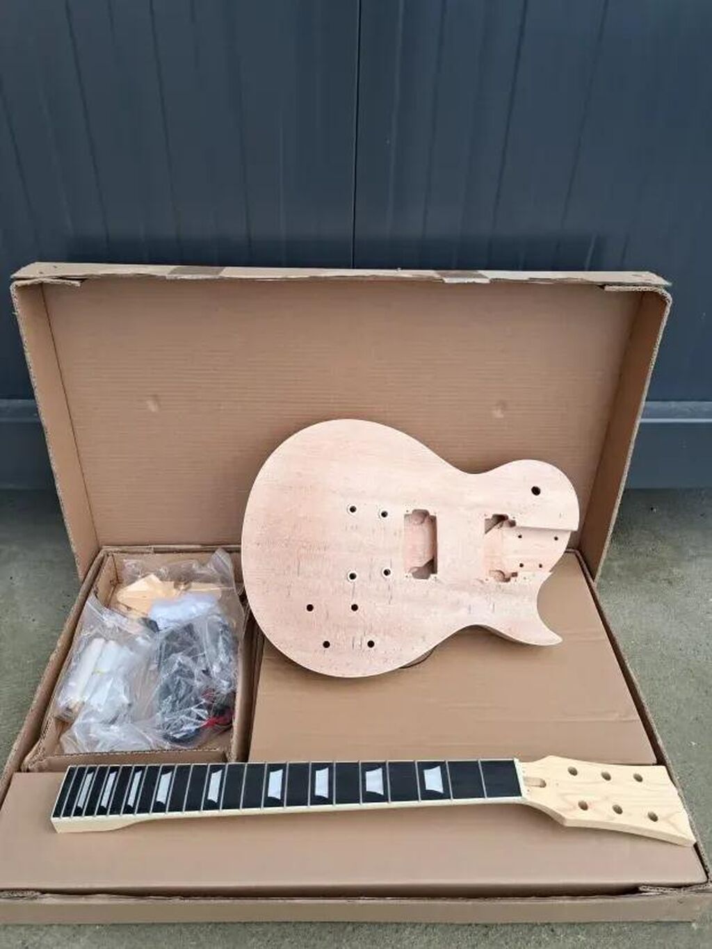 HARLEY BENTON ELECTRIC GUITAR KIT SINGLE CUT LP MODEL | Slanje po