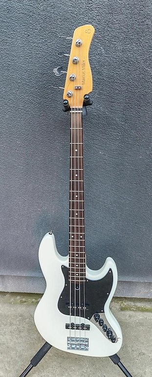 MARCUS MILLER V3 AWH 2ND GEN BAS GITARA | . Slanje po dogovoru