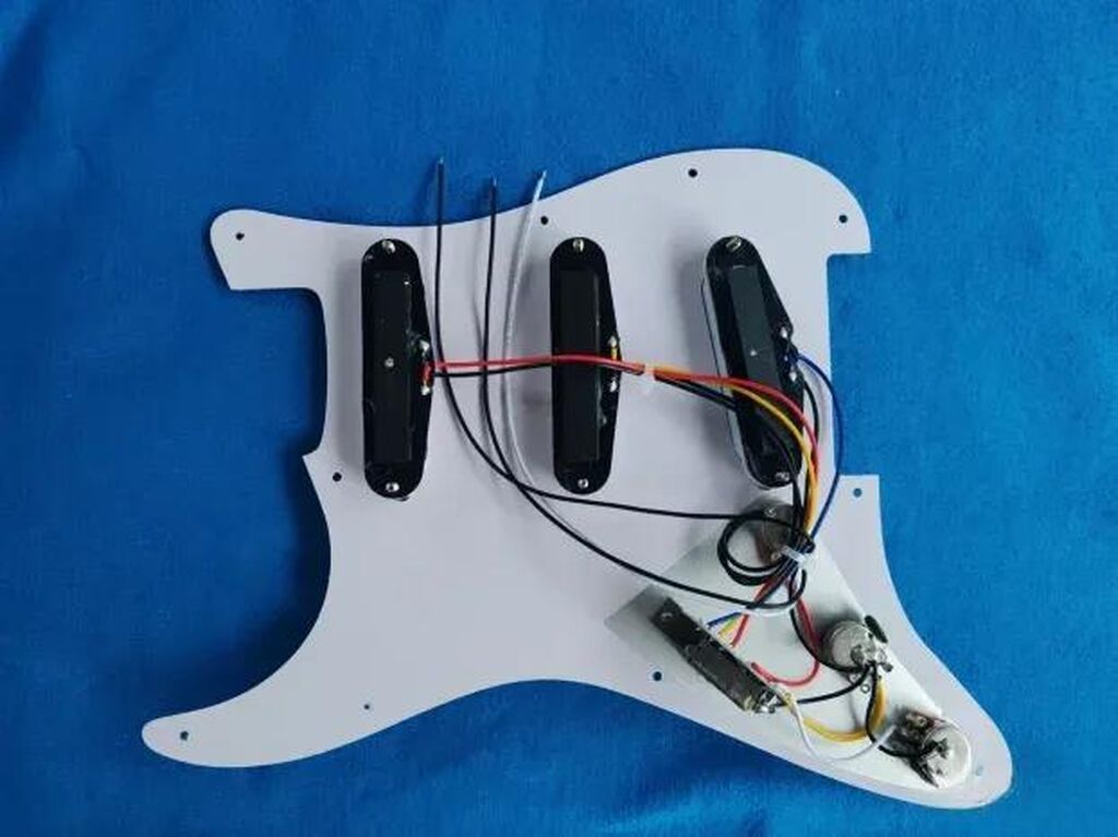 STRATOCASTER PICKGUARD SSS - MASKA KOMPLET STRUJA | 100% Novo100%