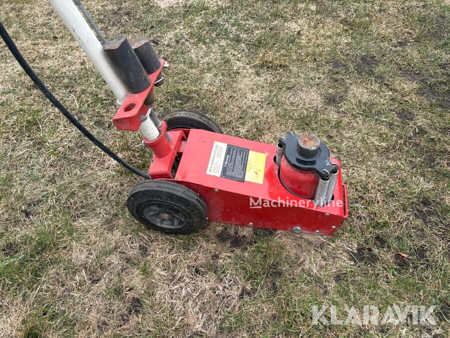Prodaje se Air/Hydraulic Jack 22 ton hidrauličnu dizalicu na aukciji