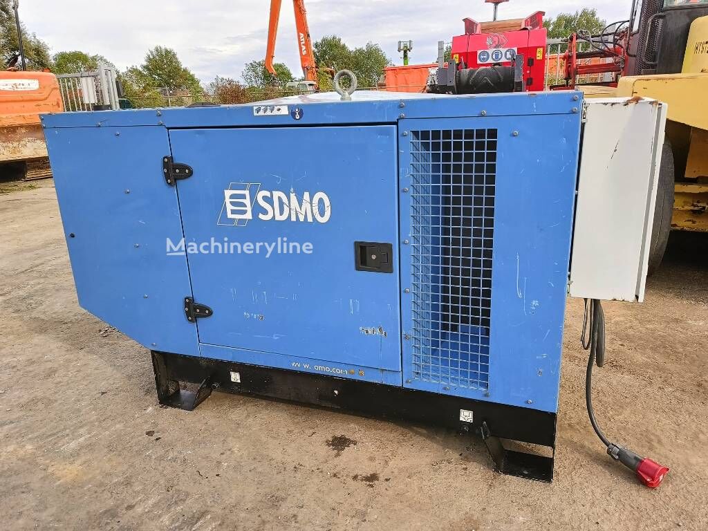 SDMO J 44 K 44kva 64 A 35 kw generator aggregaat silent diesel generator