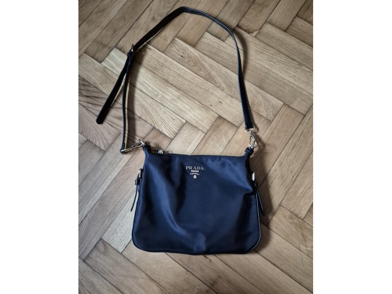 Odlicna nylon crossbody PRADA torbica