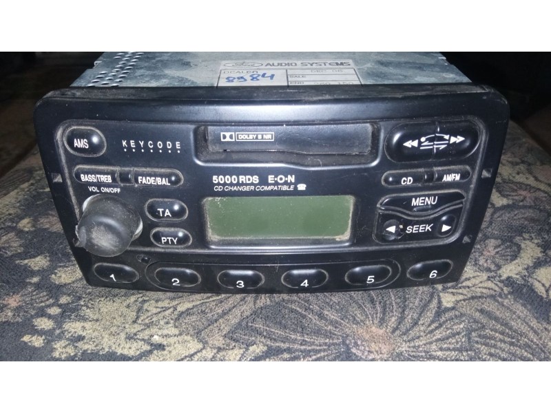 Auto radio kasetofon od Forda