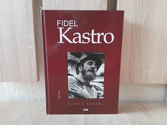 Fidel Kastro, Život u slikama - Pilar Uertas