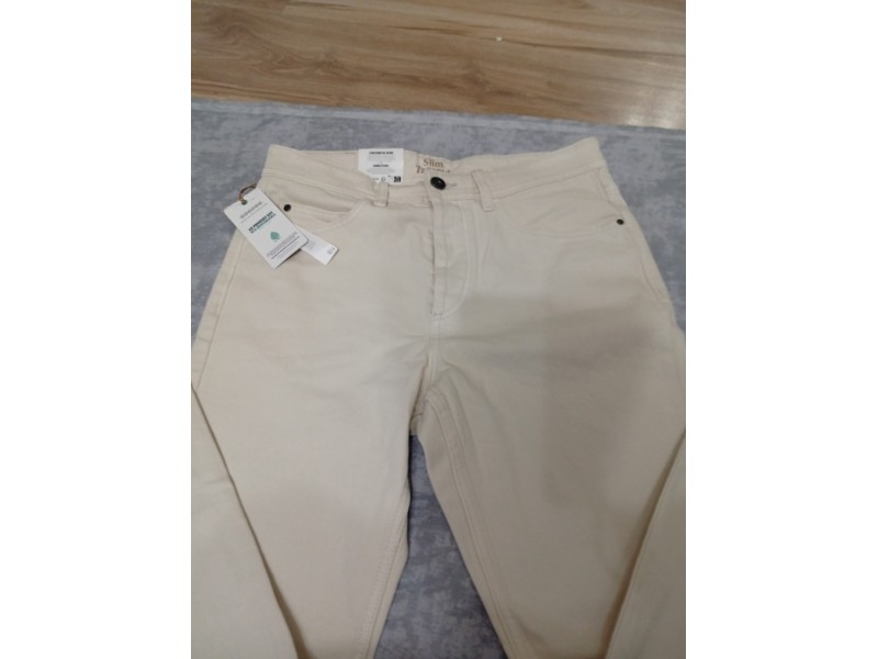 NOVO farmerke pantalone vel40 ili L