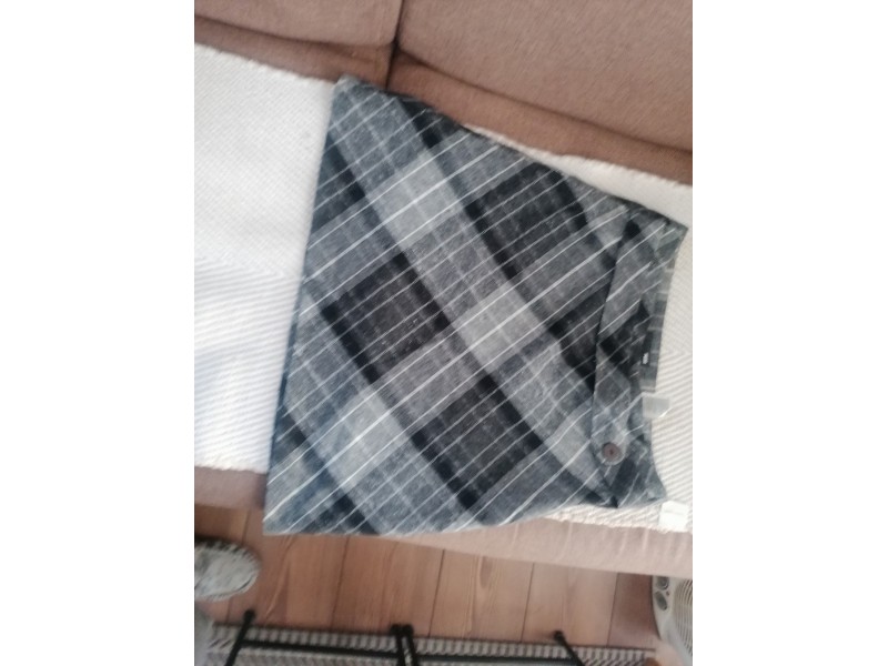 Moderna H&M suknja,vuna 19%