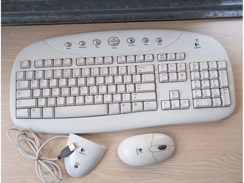 Logitech Cordless Internet Pro bežična tastatura i miš