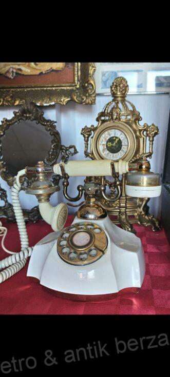 Stilski telefon
