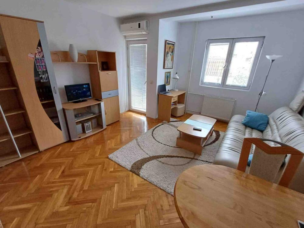 Udbinska, Dvosoban stan za izdavanje, 45m2, 400€