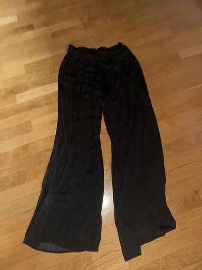 655. Pantalone crne