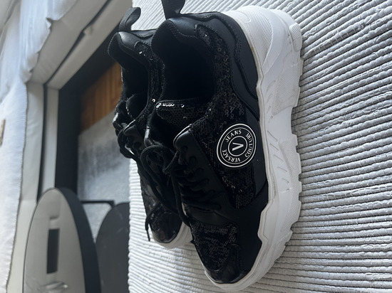 Original versace jeans couture patike prelepe