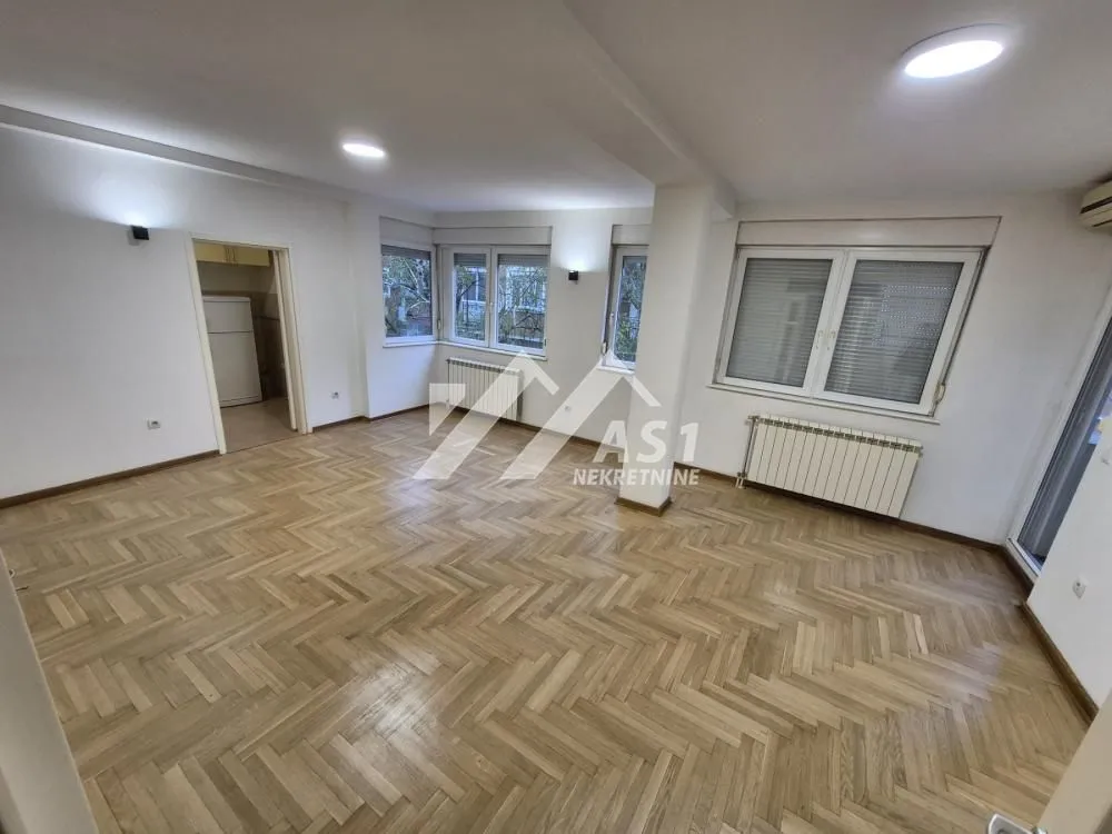 Izdavanje, četvorosoban stan, 90m², Rotkvarija, Novi Sad Sve Podlokacije