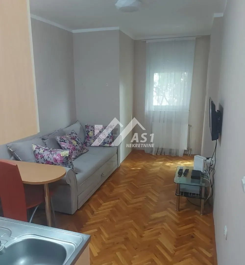 Izdavanje, jednosoban stan, 30m², Centar, Novi Sad