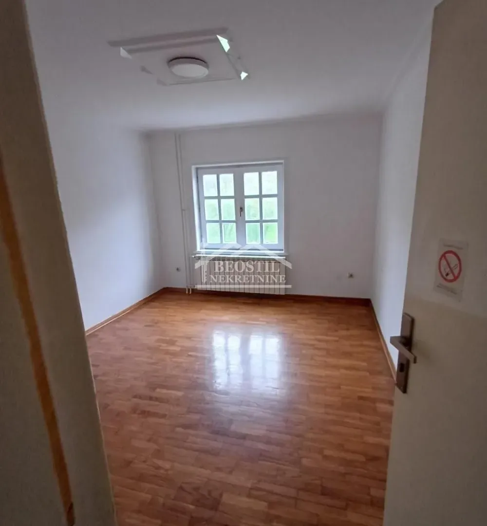 Izdavanje, poslovni prostor, 65m², Šumice, Beograd