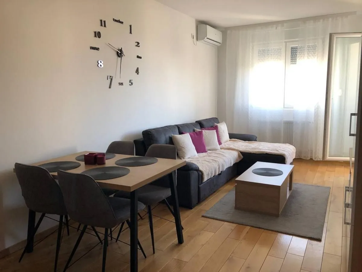 Izdavanje, dvosoban stan, 41m², Salajka, Novi Sad Sve Podlokacije